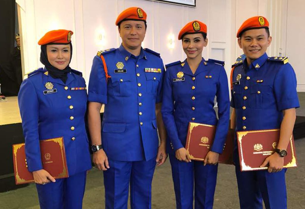 Empat Selebriti Tempatan Terima Pentauliahan Pegawai Bersekutu APM