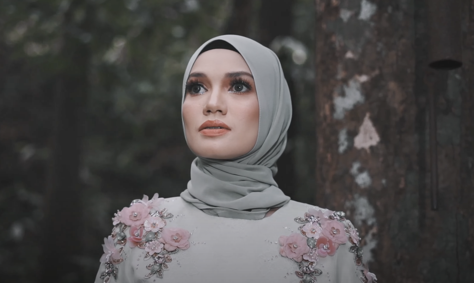 Puteri Sarah Kini Hasil Lirik Lagu, Luahan Isi Hati Menerusi Single ...